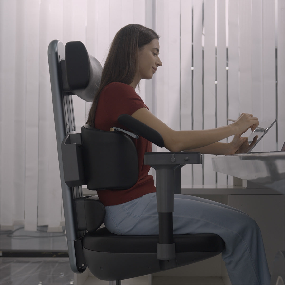 Lumoo Uplift Chair, True Lumbar Relief through lifting! – LUMOO CHAIR
